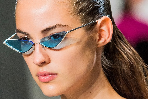 90’s Tiny Sunglasses Are Taking Over 2018 90’s Tiny Sunglasses Are Taking Over 2018